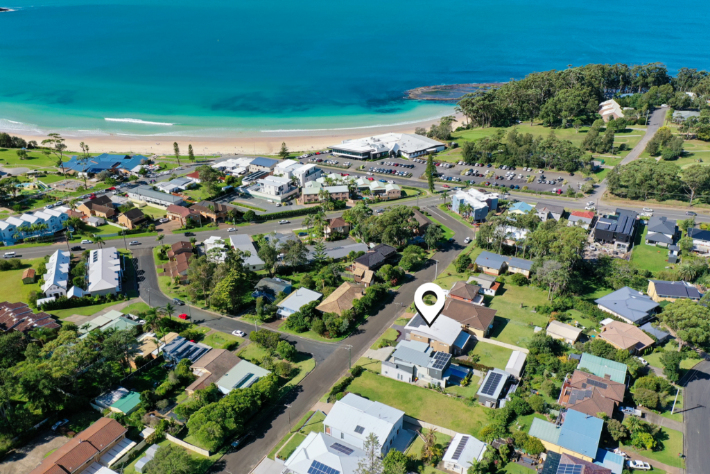 Wallace Waves | McGrath Mollymook Holidays